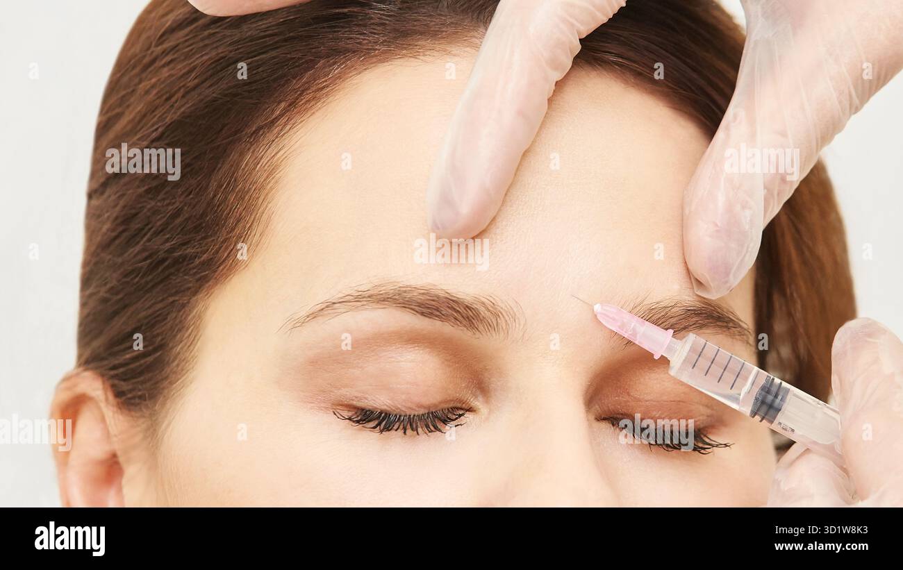 Doctor injecting platelet rich hi-res stock photography and images - Alamy