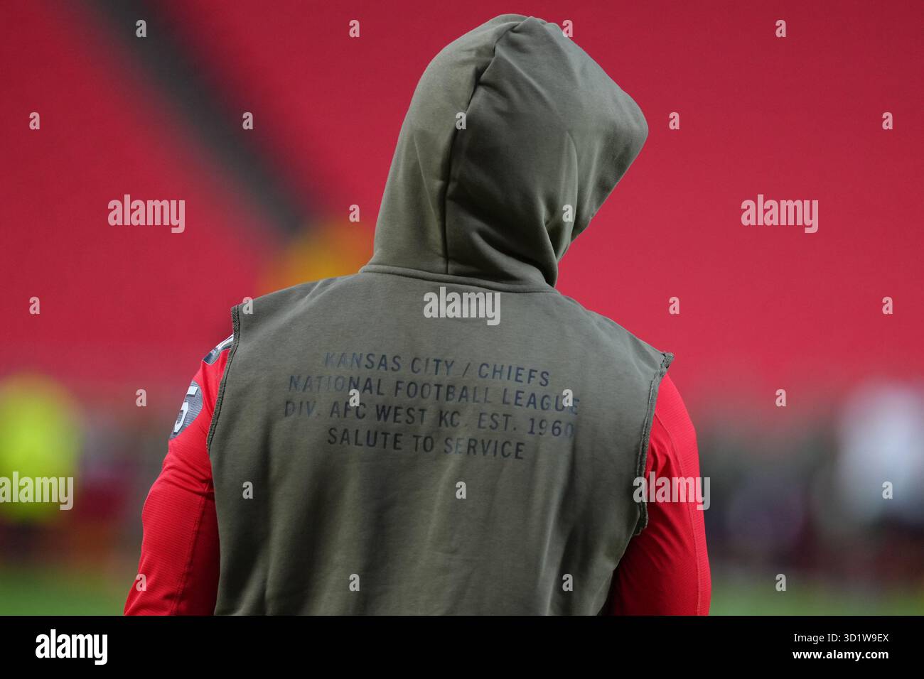 Kansas City Chiefs quarterback Patrick Mahomes wears Salute Service ...