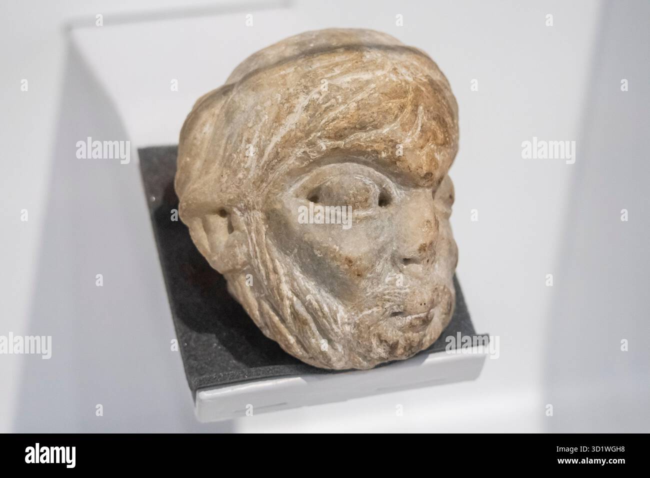 Unique head shape hi-res stock photography and images - Alamy