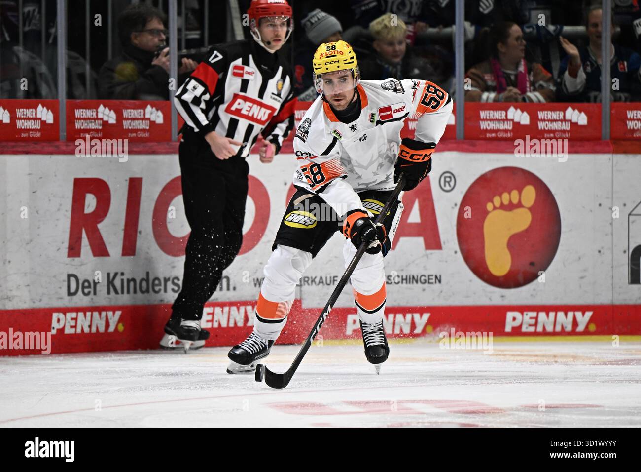 Ryan Mckiernan (Loewen Frankfurt) Schwenninger Wild Wings gegen Loewen ...
