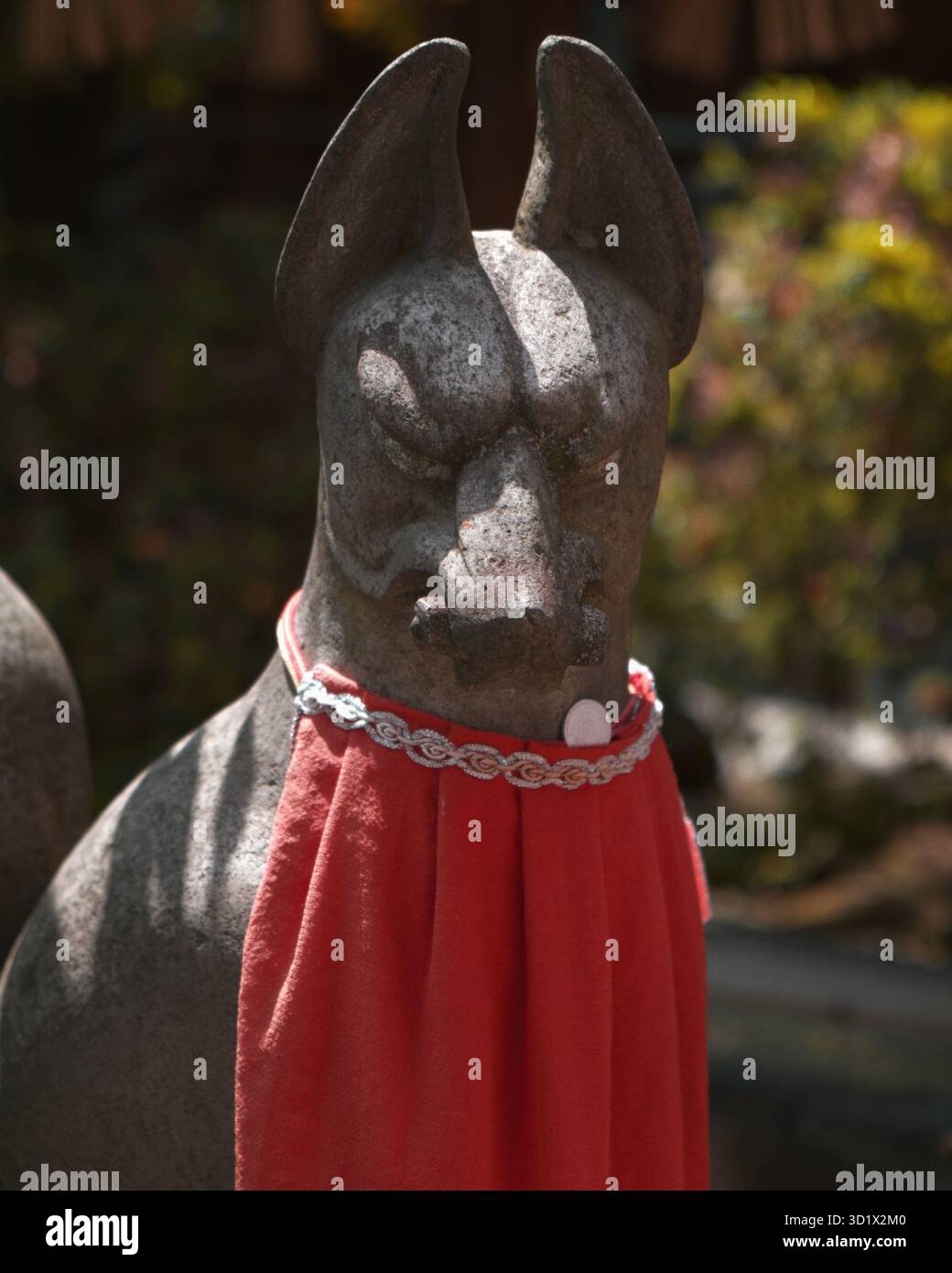 Stone fox guardian statue hi-res stock photography and images - Alamy