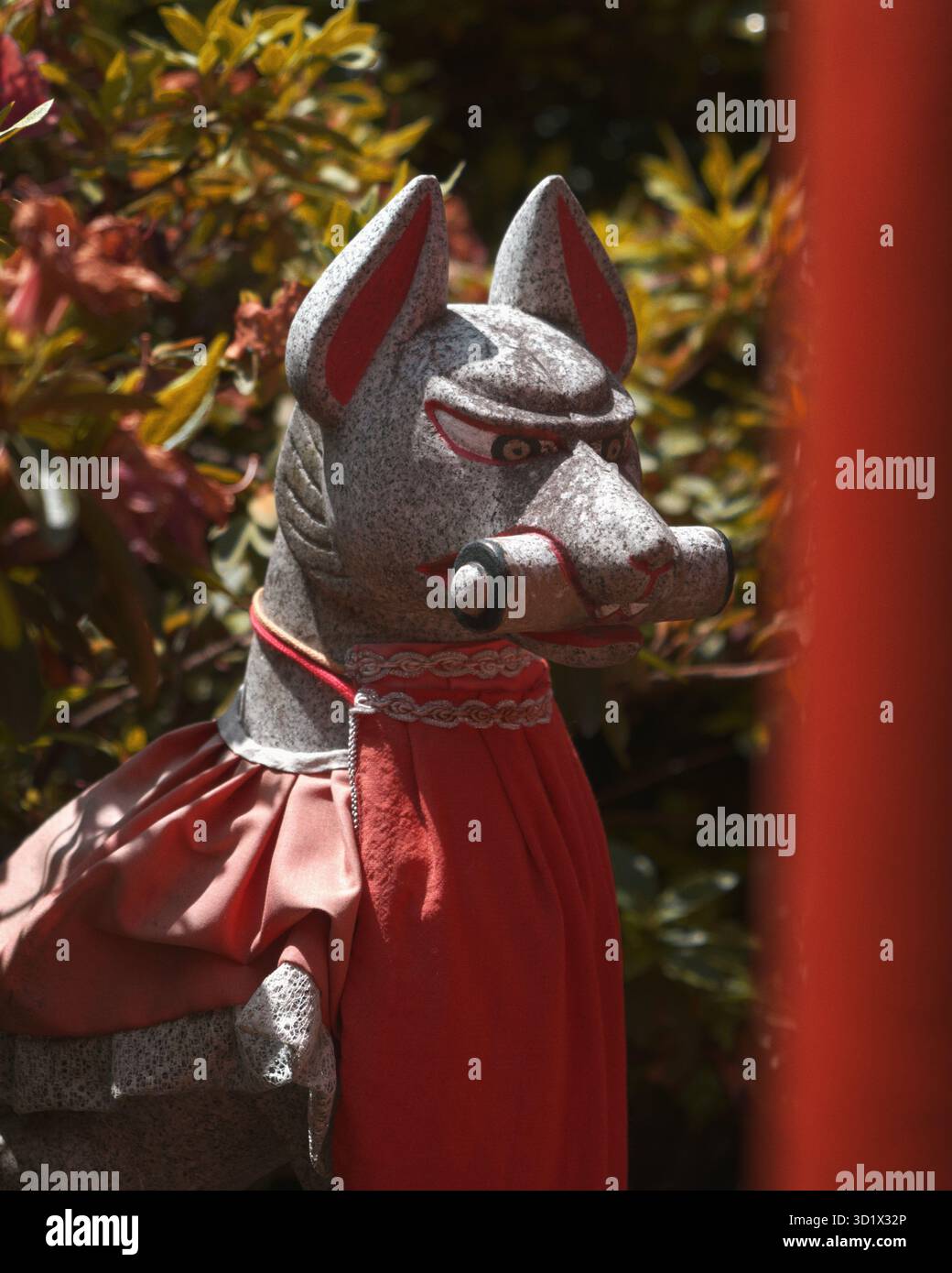 Stone fox guardian statue hi-res stock photography and images - Alamy