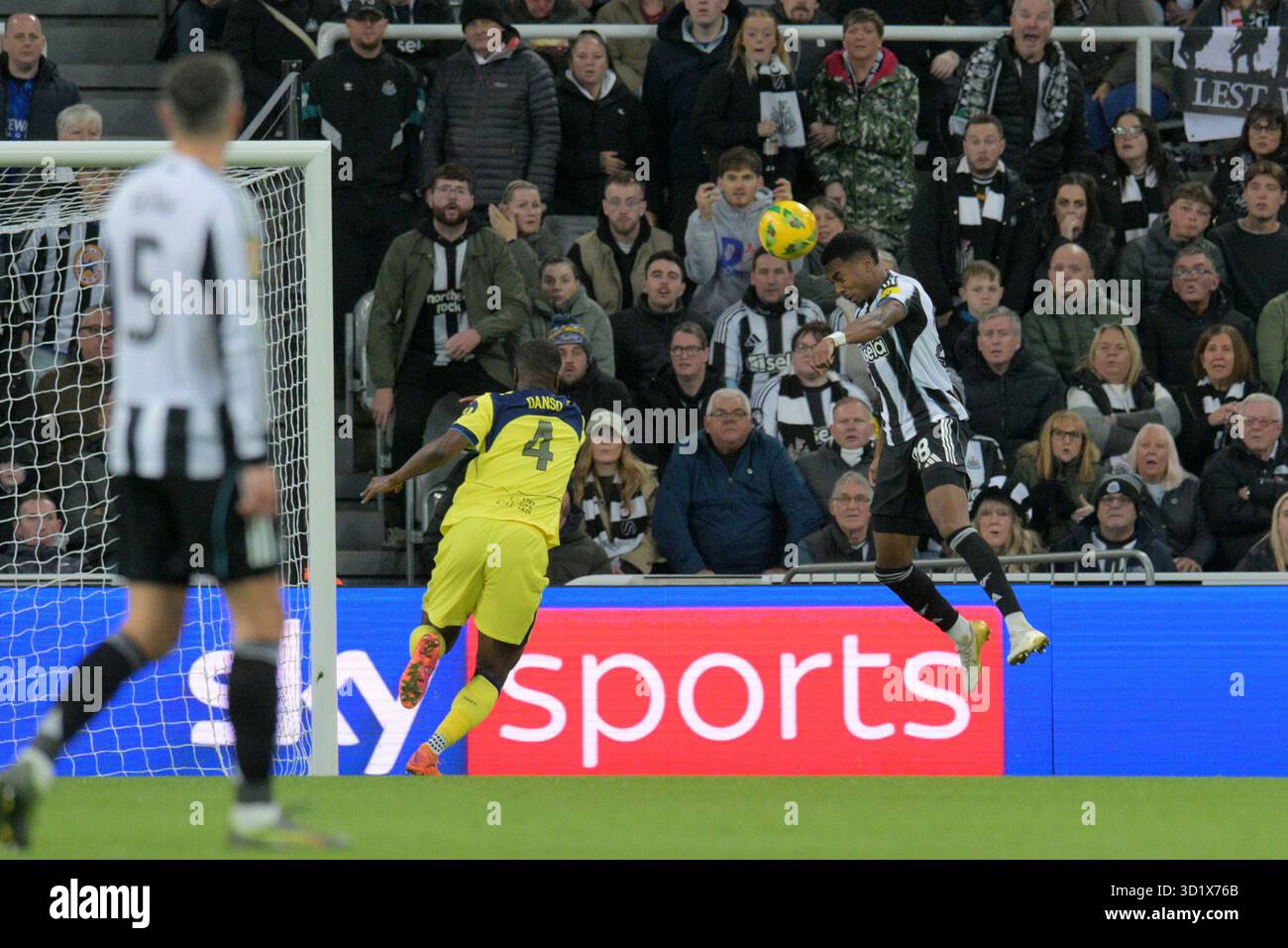 Joe Willock of Newcastle United heads at goal during the Carabao Cup ...