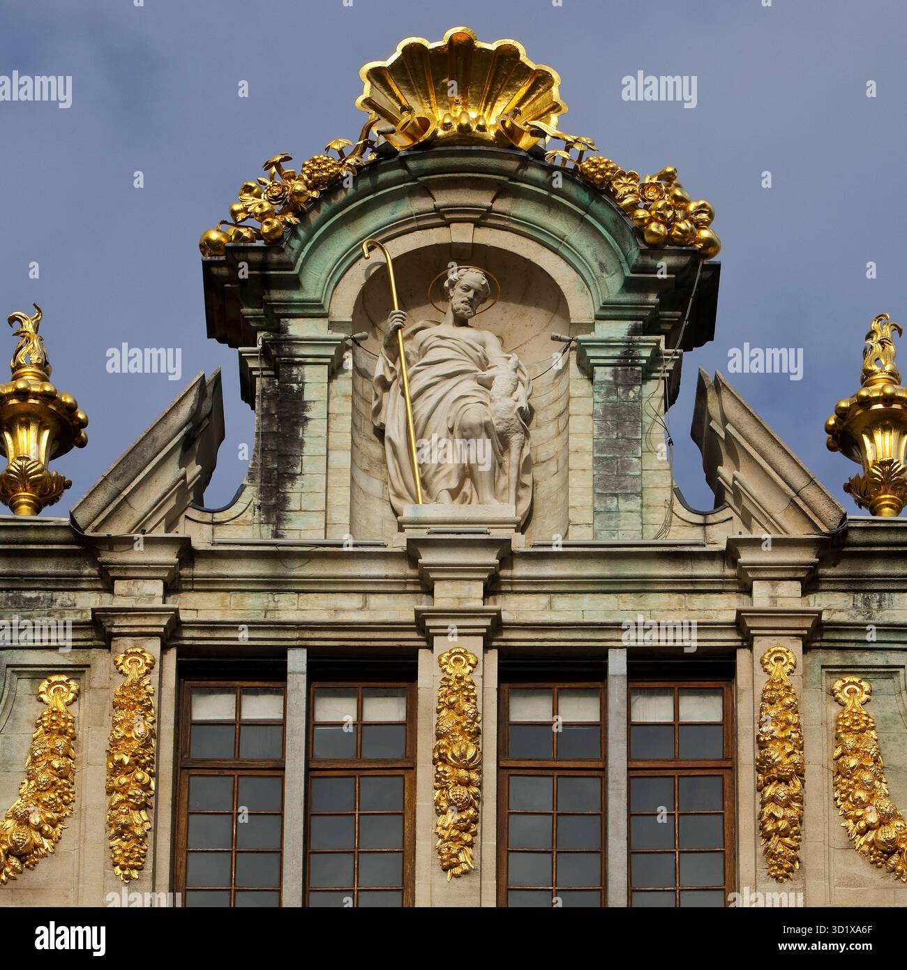 Facade, La Brouette Guild Hall with Saint Aegidius, Grand Place ...