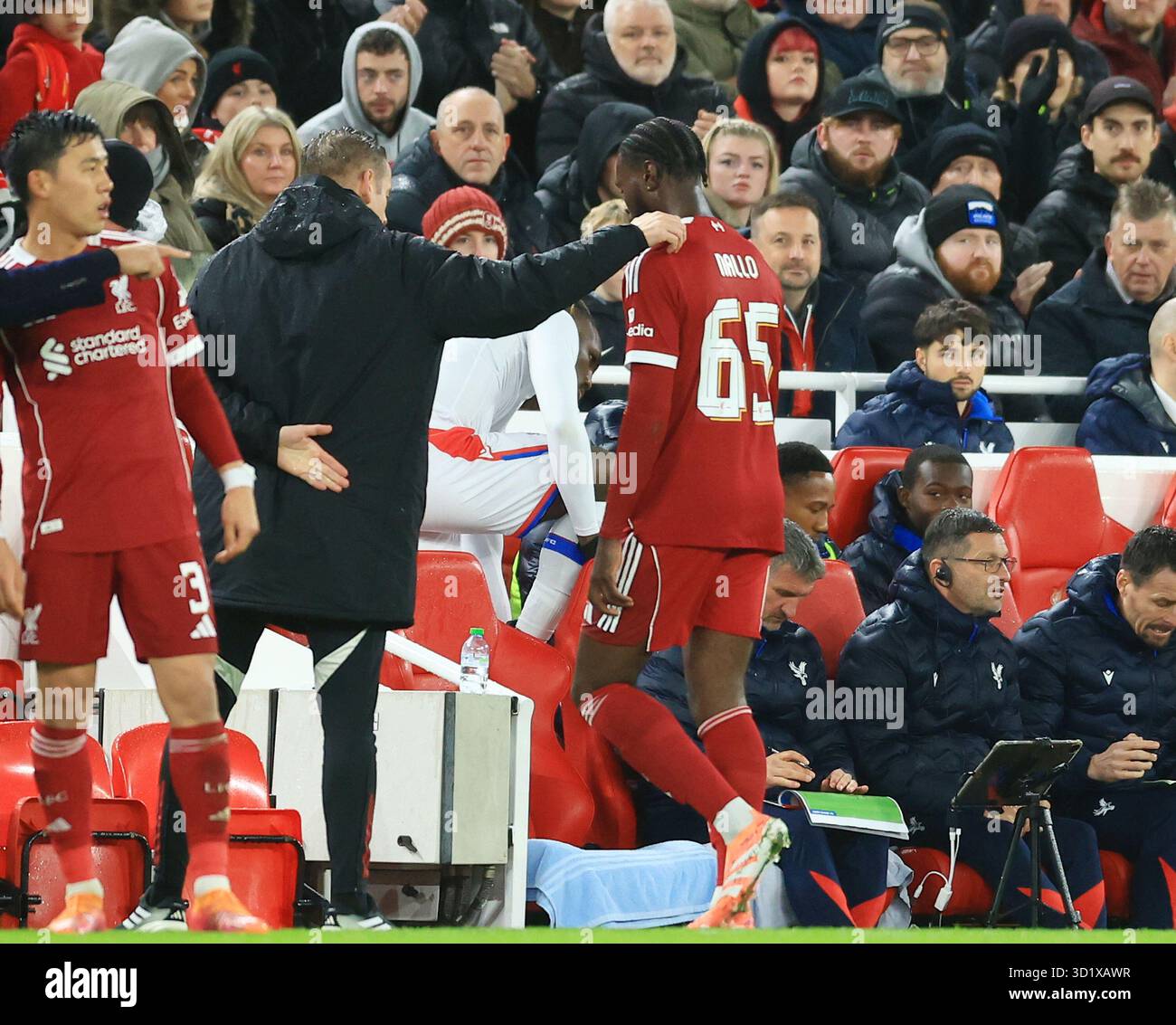 Liverpool, England, 29th October 2025. Amara Nallo of Liverpool (r ...