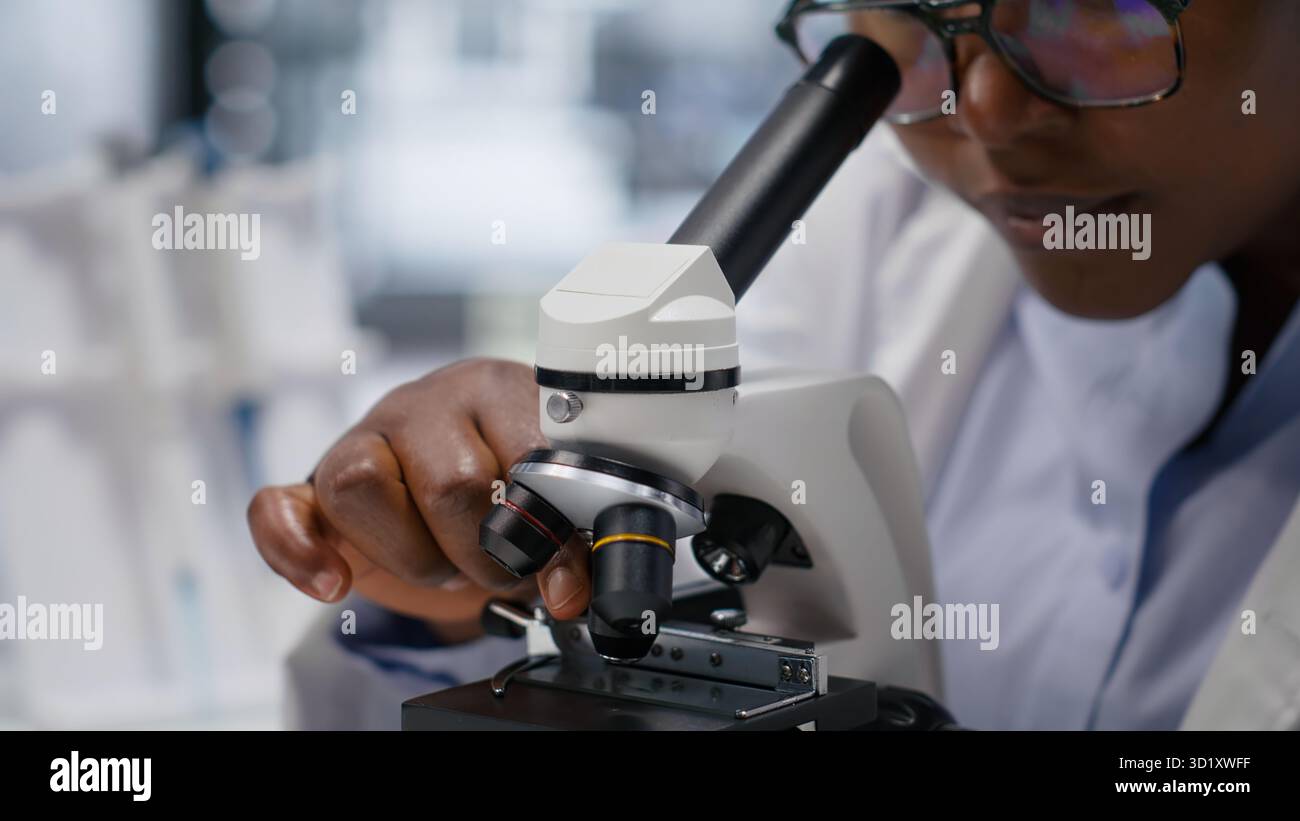 Lens compound microscope medical hi-res stock photography and images ...