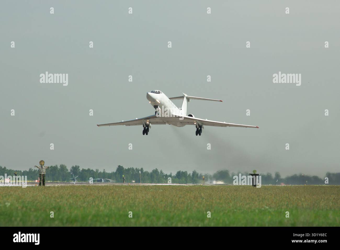 Take off training aircraft, fuselage nose similar bombers, smoke from ...