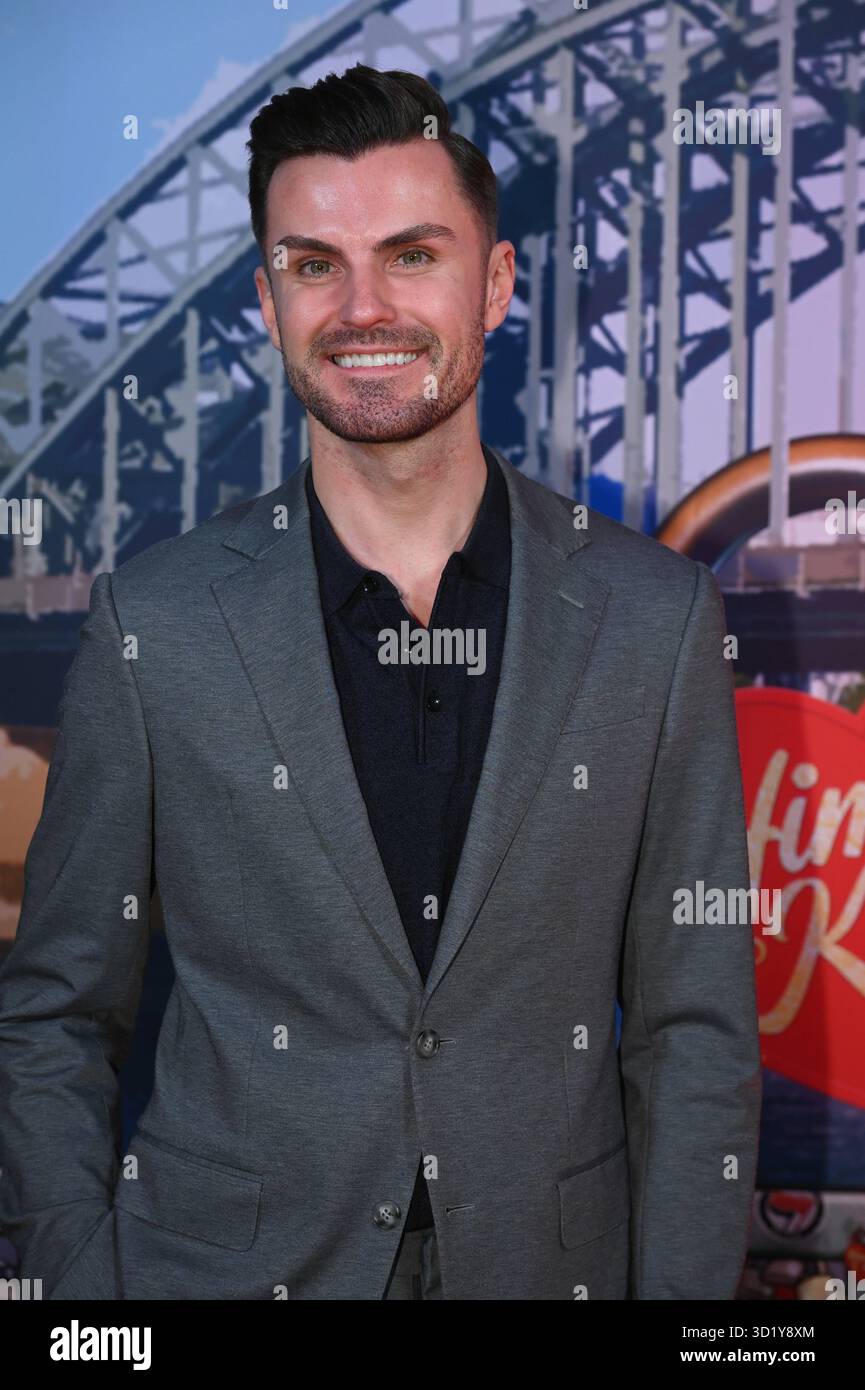 Fashion Stylist Paul Henry Duval kommt zur Wiederaufnahme Premiere des ...