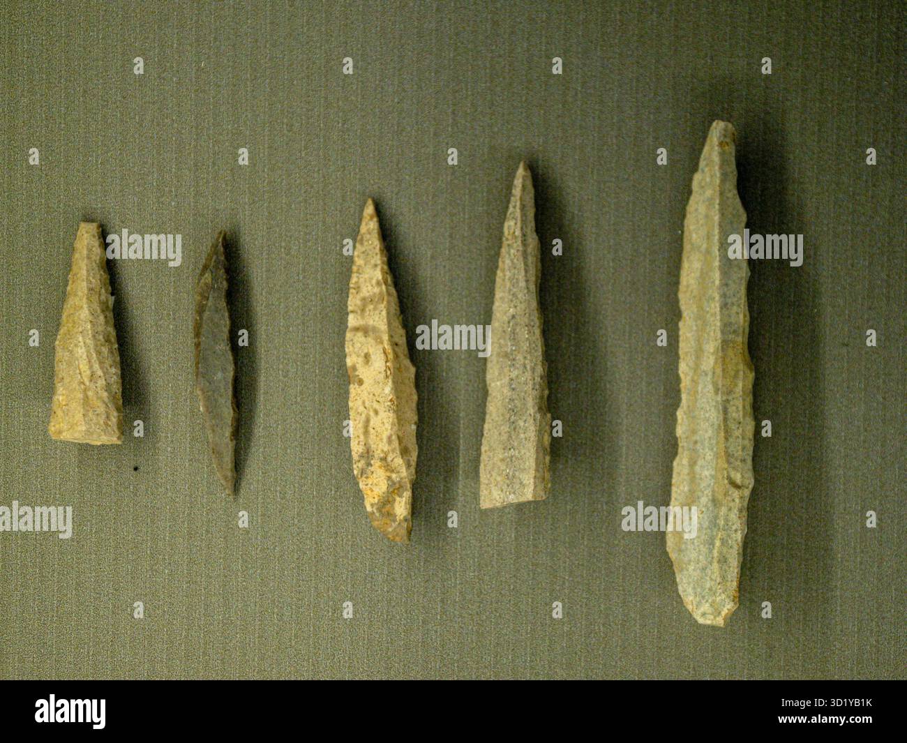 La Gravette tips, Bolinkoba cave, Abadiño, Arkeologi Museoa ...