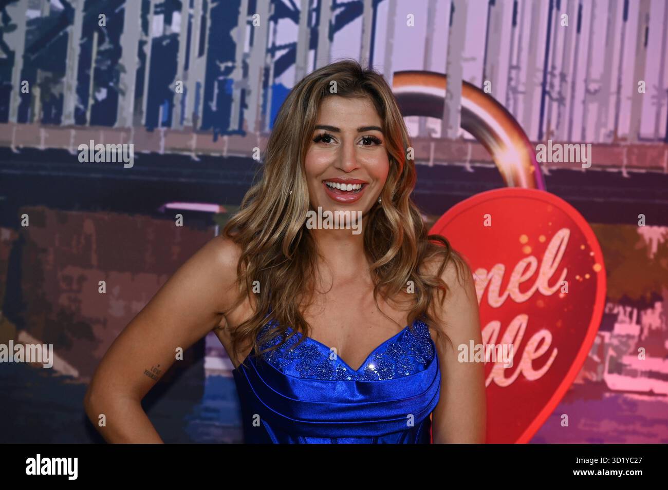 Darstellerin Evanthia Eva Benetatou kommt zur Wiederaufnahme Premiere ...