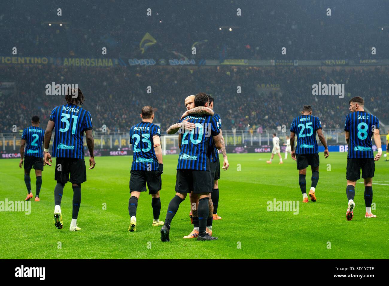 Hakan Calhanoglu (FC Inter) celebrates the goal with Federico Dimarco ...