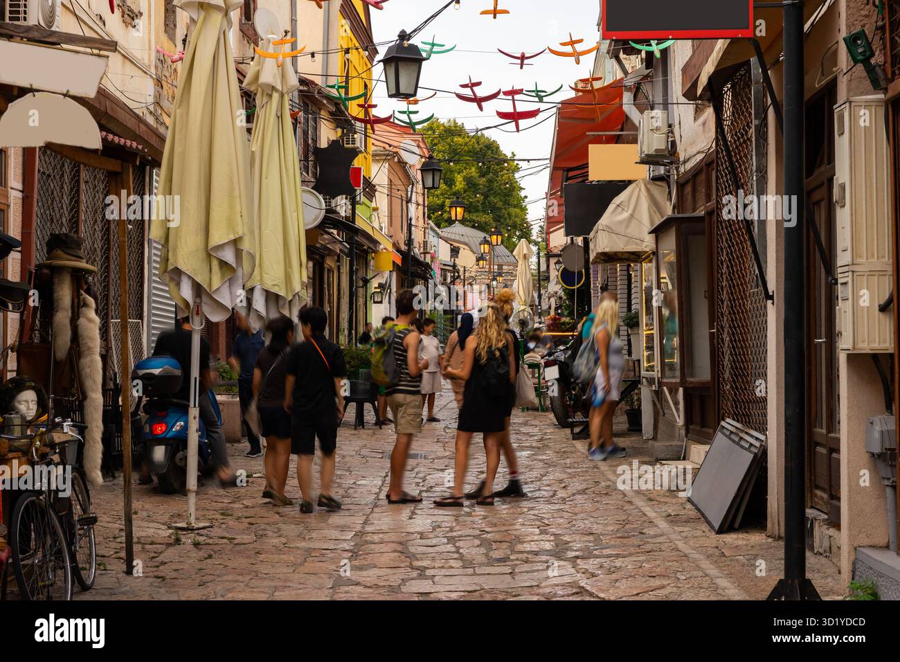 Lively street views old hi-res stock photography and images - Alamy