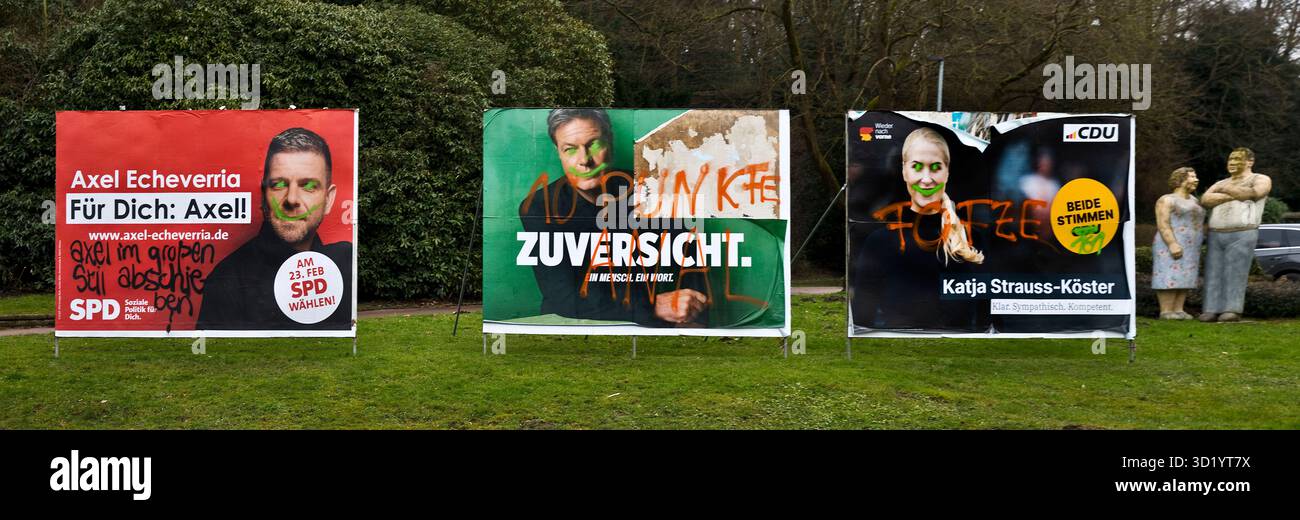 Verunglimpfte Grossplakate zur Bundestagswahl 2025 von der SPD, den ...