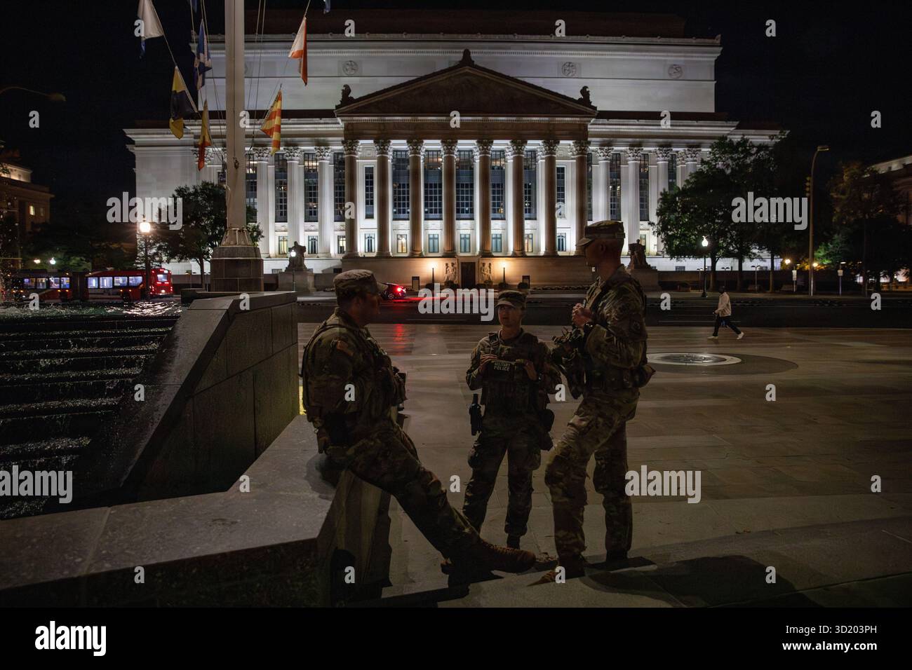 U.S. Army Soldiers with the 112th Military Police Battalion ...