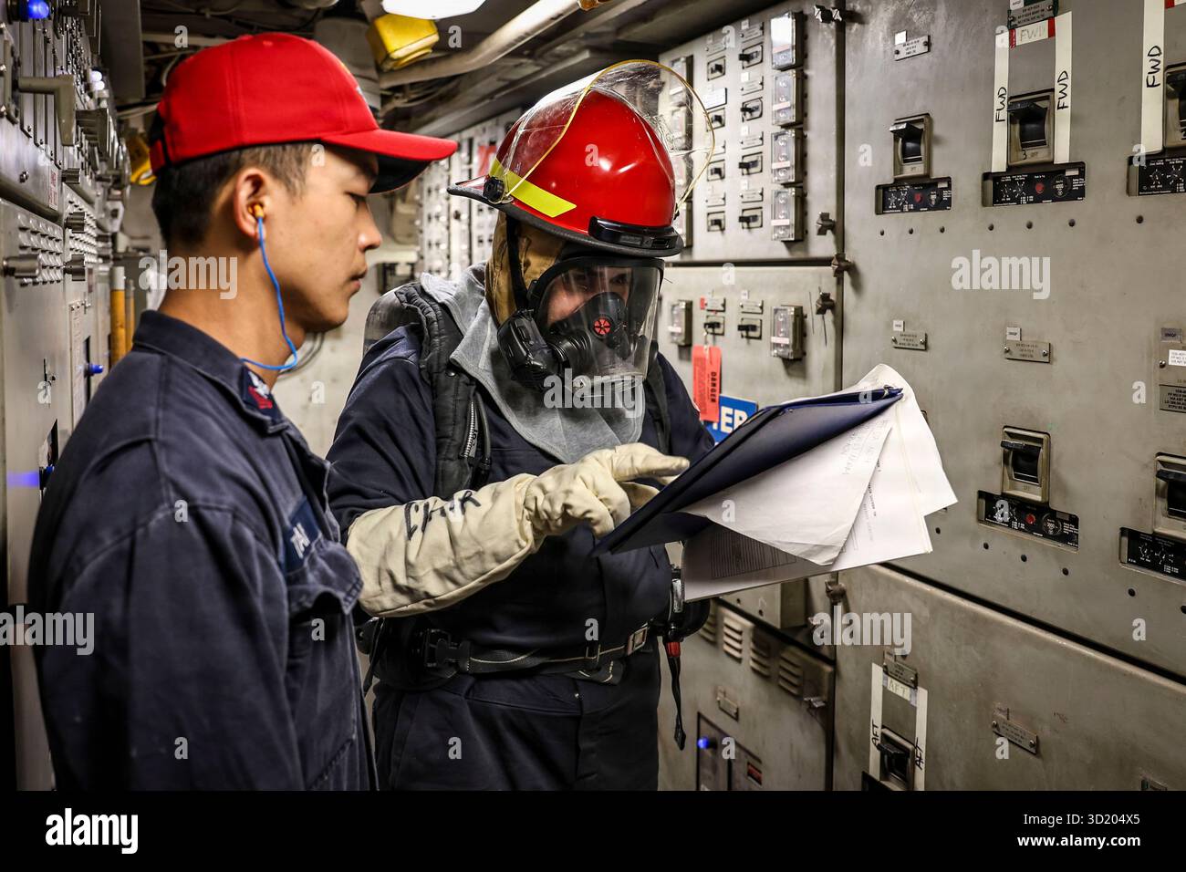 CARIBBEAN SEA (Oct. 17, 2025) U.S. Navy Electrician’s Mate 1st Class ...