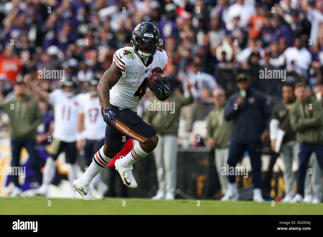 Chicago Bears running back D'Andre Swift (4) runs with the ball after ...