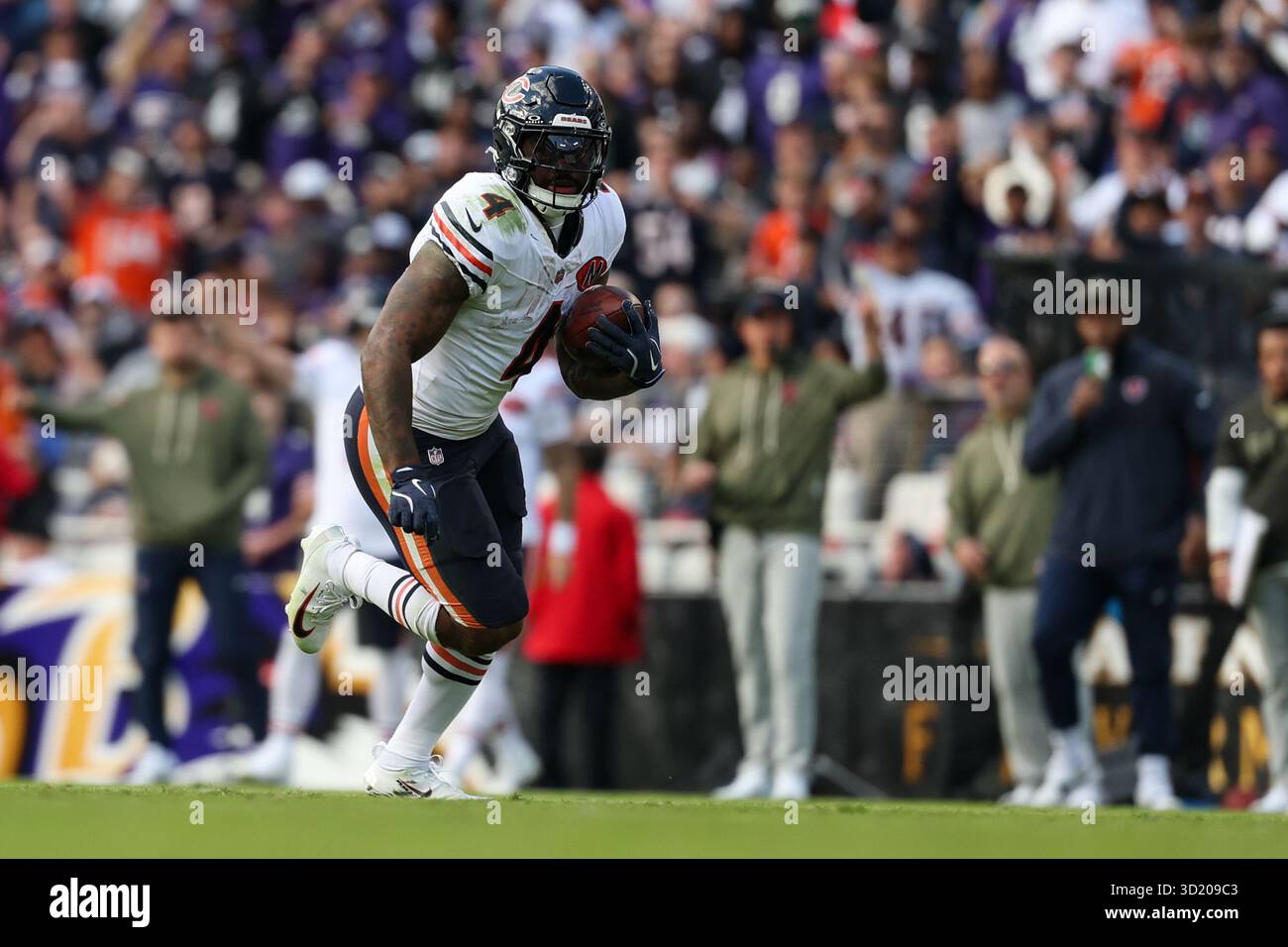 Chicago Bears running back D'Andre Swift (4) runs with the ball after ...