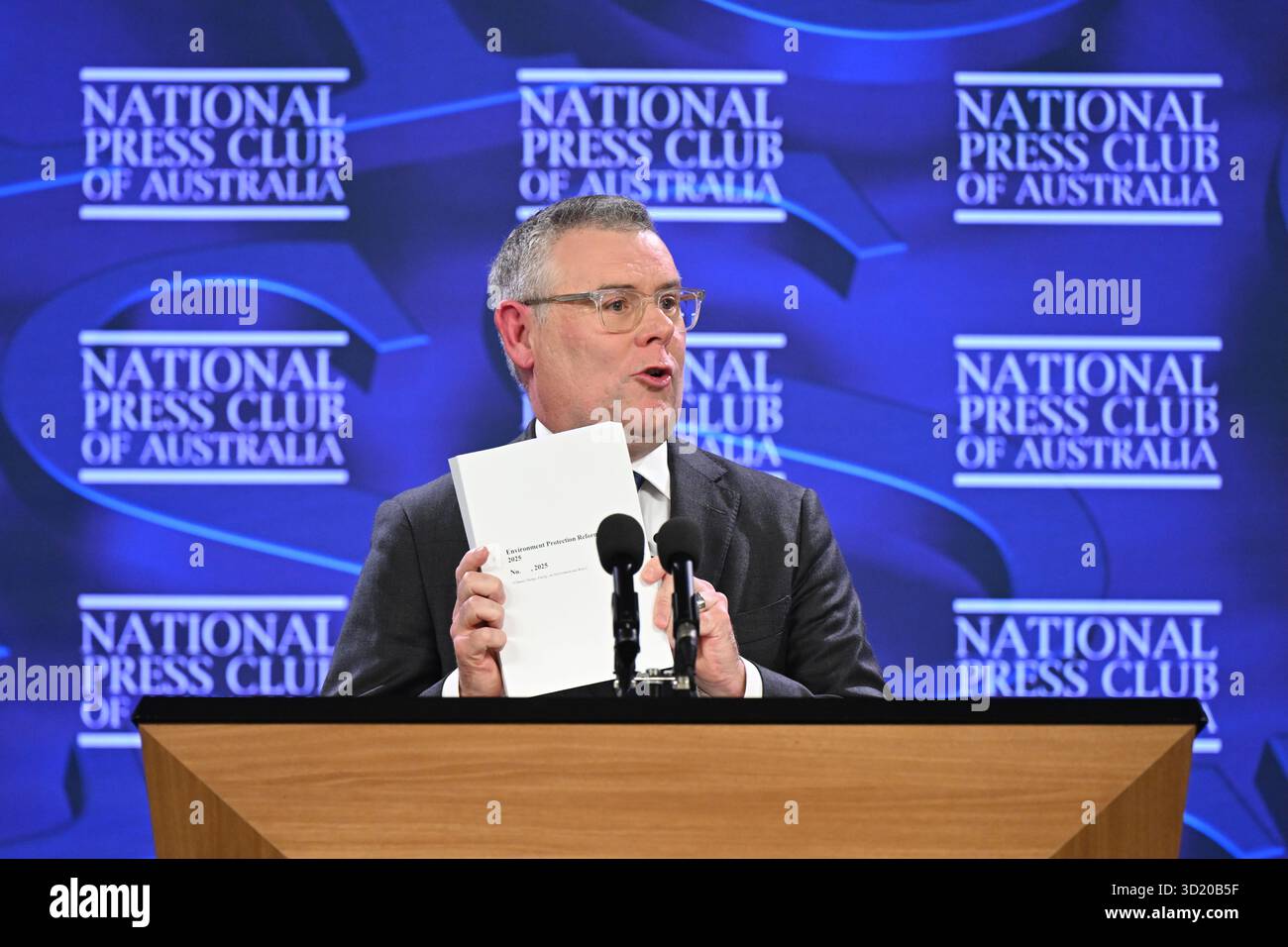 Australian Environment Minister Murray Watt addresses the National ...