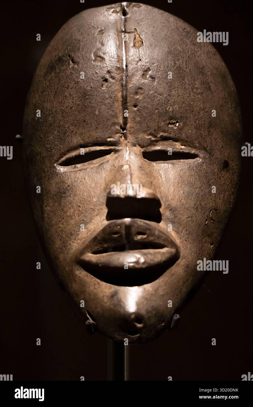 Carved ivory shield hi-res stock photography and images - Alamy