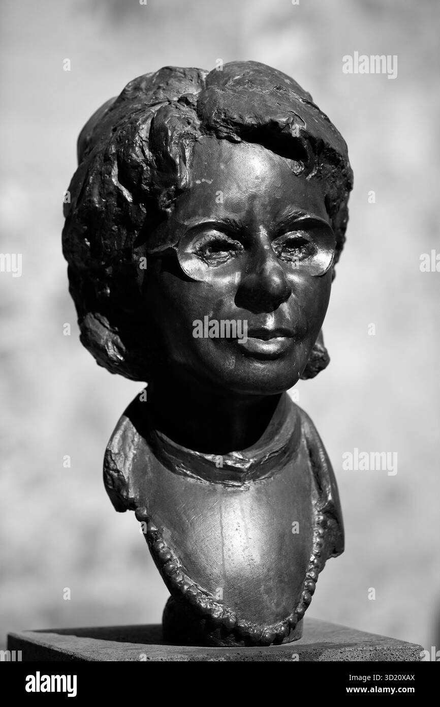 Portraitkopf Helge Pross, Bronzekopf von Thomas Burhenne, Bronze ...