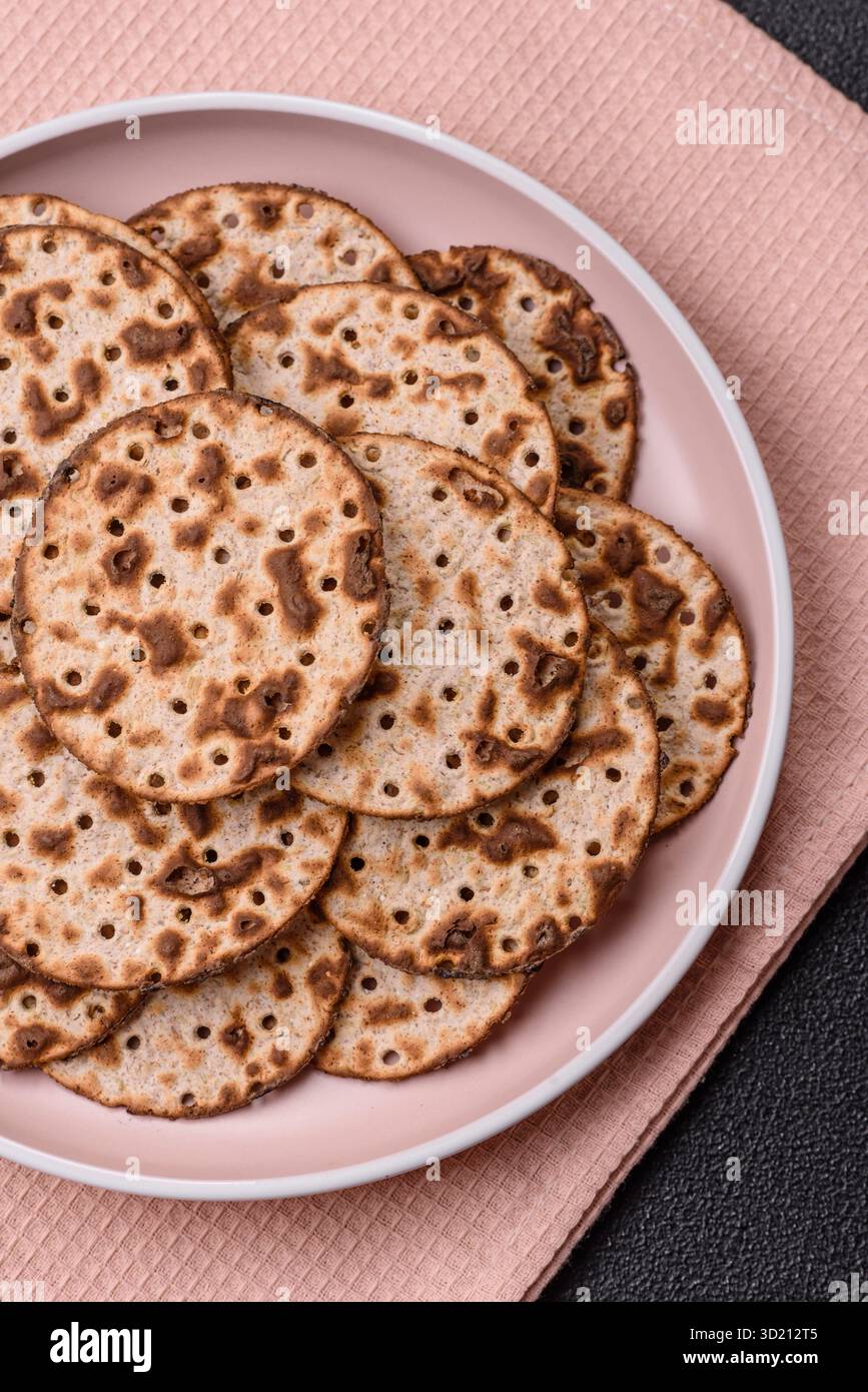 Matze weizenbrot hi-res stock photography and images - Alamy