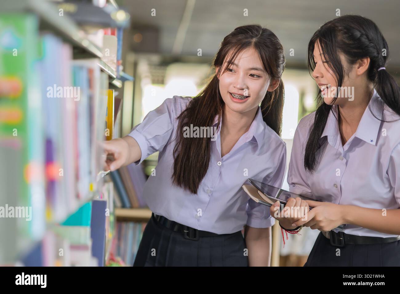 Teenage students in uniform hi-res stock photography and images - Alamy