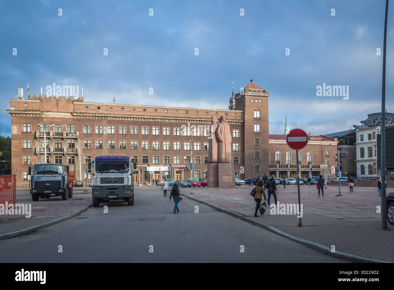 Monument to Soviet Soldiers in Riga, Latvia Stock Photo - Alamy
