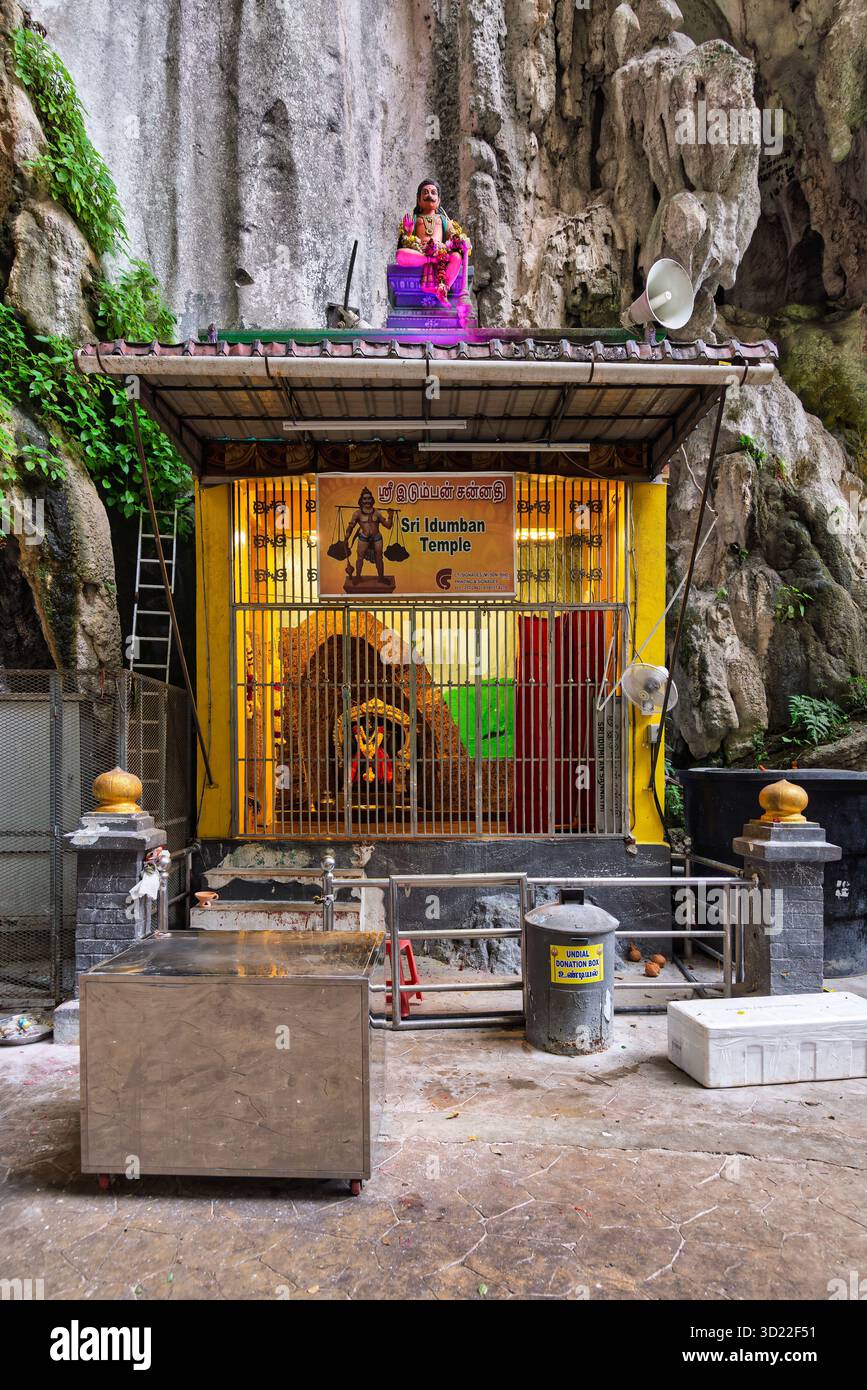 Hindu shrine temple cave hi-res stock photography and images - Alamy