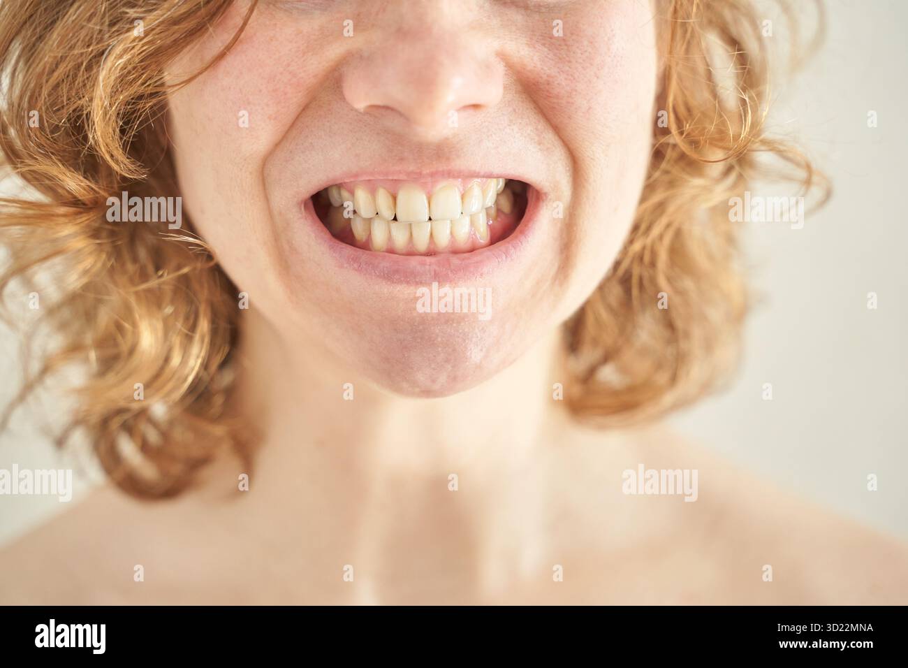Woman smiling visible face teeth hi-res stock photography and images ...