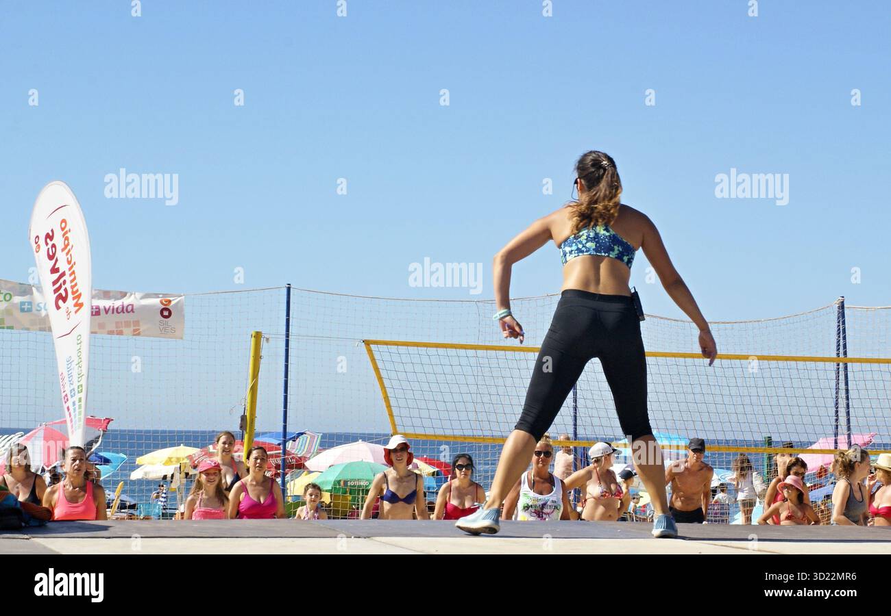Zumba lehrer hi-res stock photography and images - Alamy