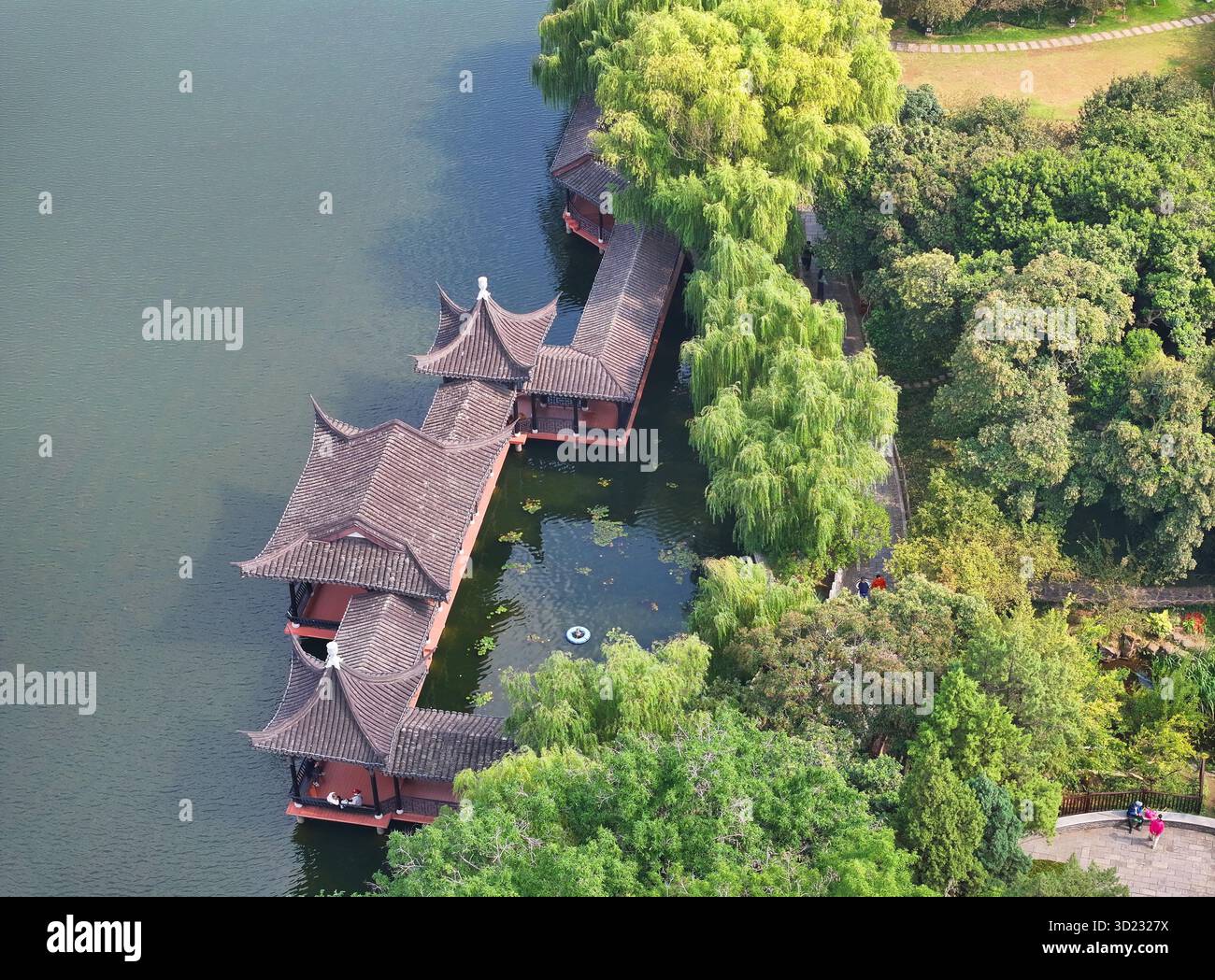 Aerial photo shows the autumn scenery of Mochou Lake Park in Nanjing ...