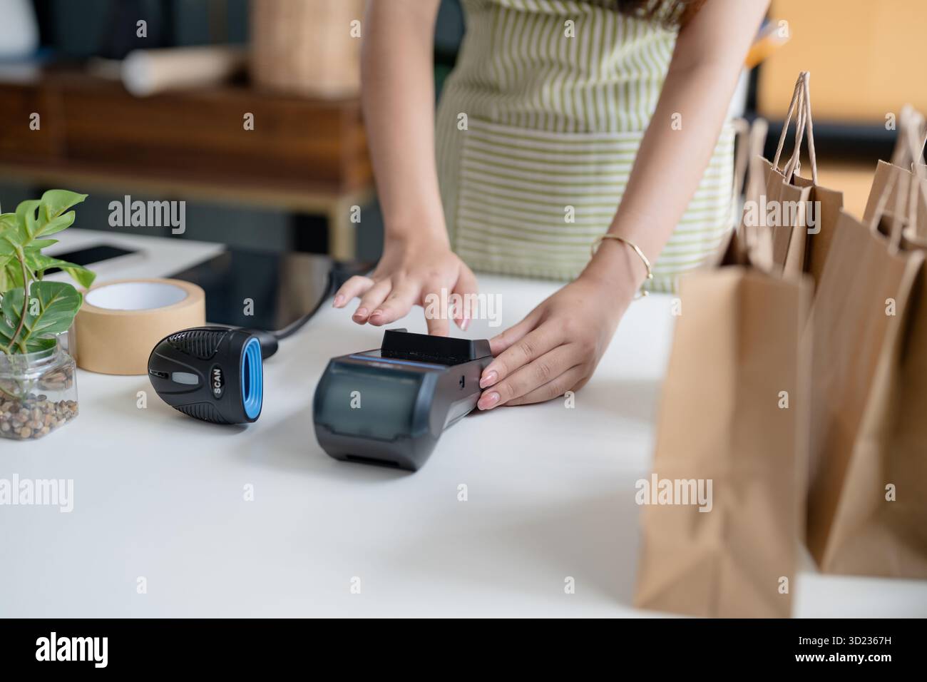 Processing payment modern retail hi-res stock photography and images ...