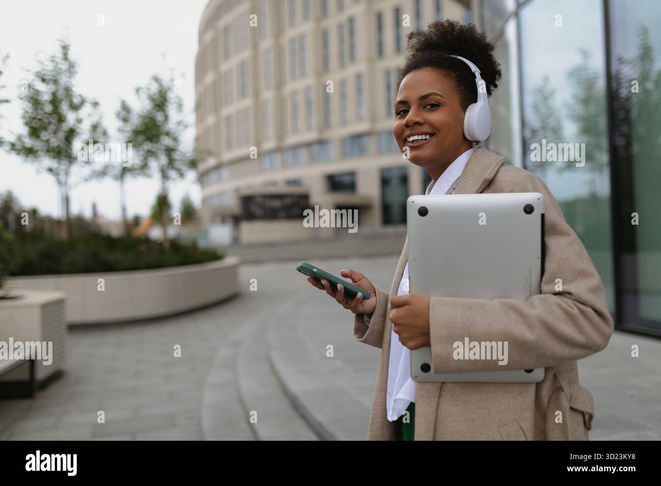Woman wireless headphones walks hi-res stock photography and images - Alamy