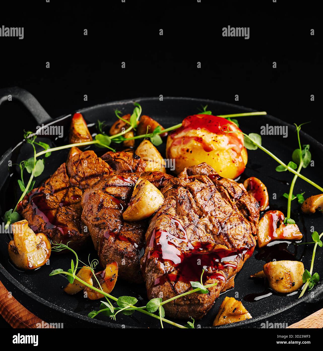 Sizzling grilled steak pieces hi-res stock photography and images - Alamy