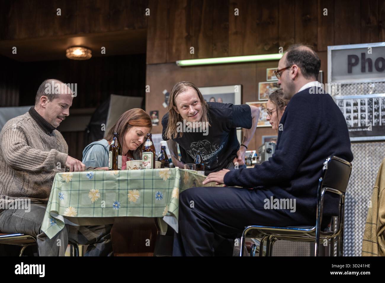 Inszenierung von Henrik Ibsens „Die Wildente“ in einer Fassung von Maja Zade und Thomas ...