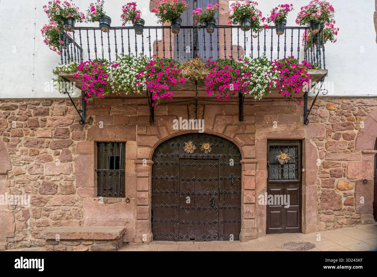 Wooden balcony geraniums hi-res stock photography and images - Alamy