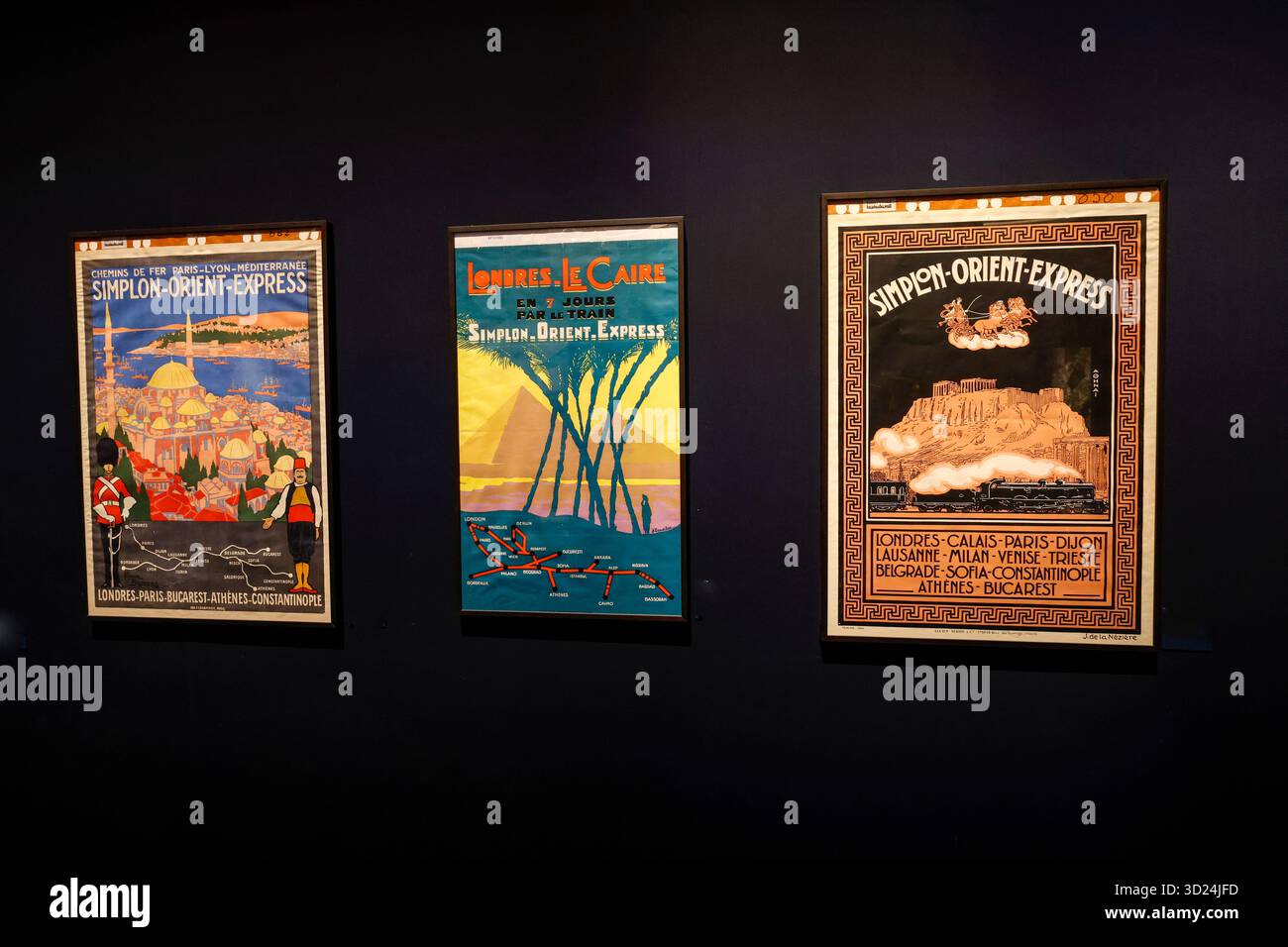 Orient express luxury train poster hi-res stock photography and images ...