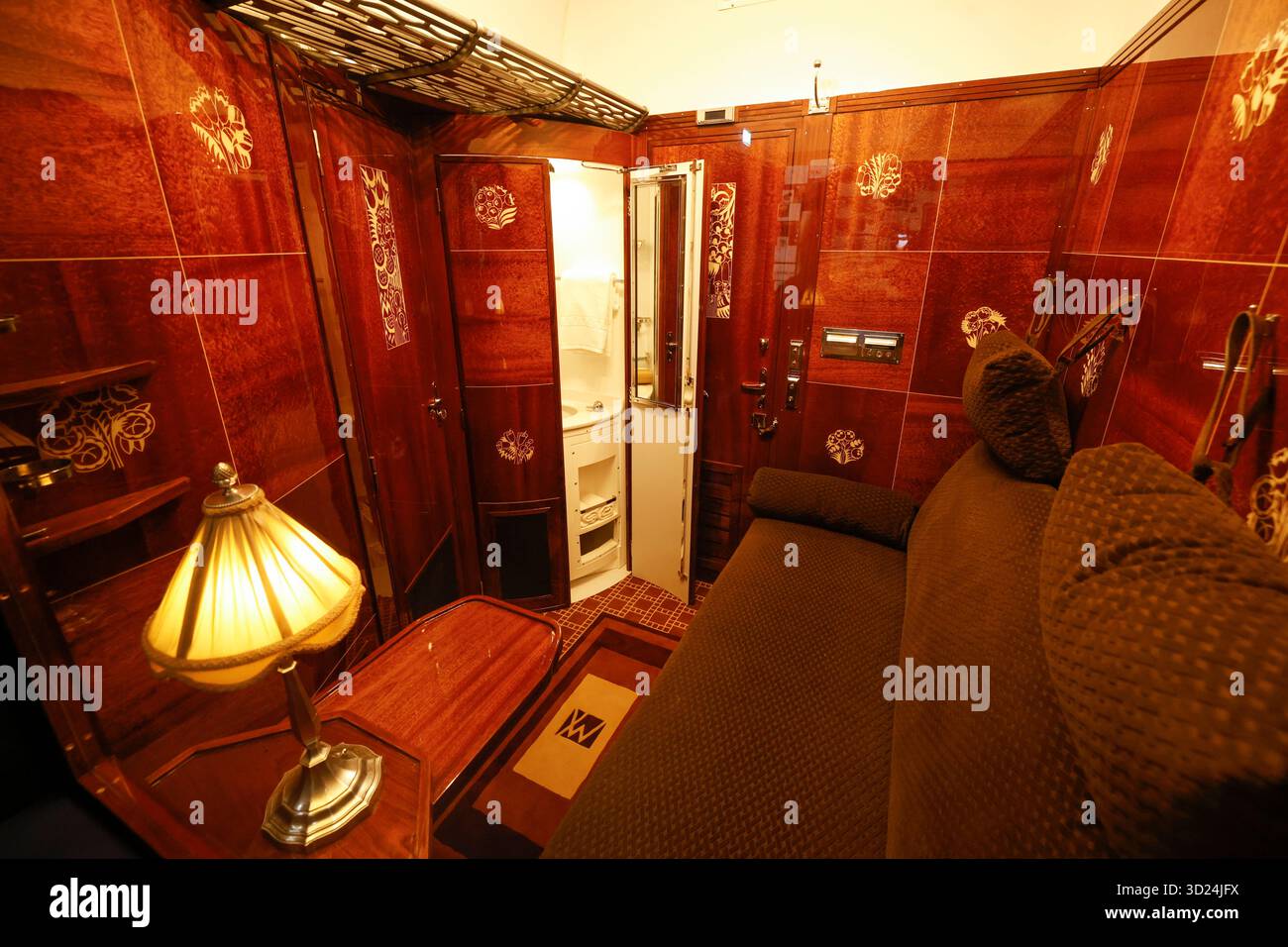 Orient express train pullman hi-res stock photography and images - Alamy