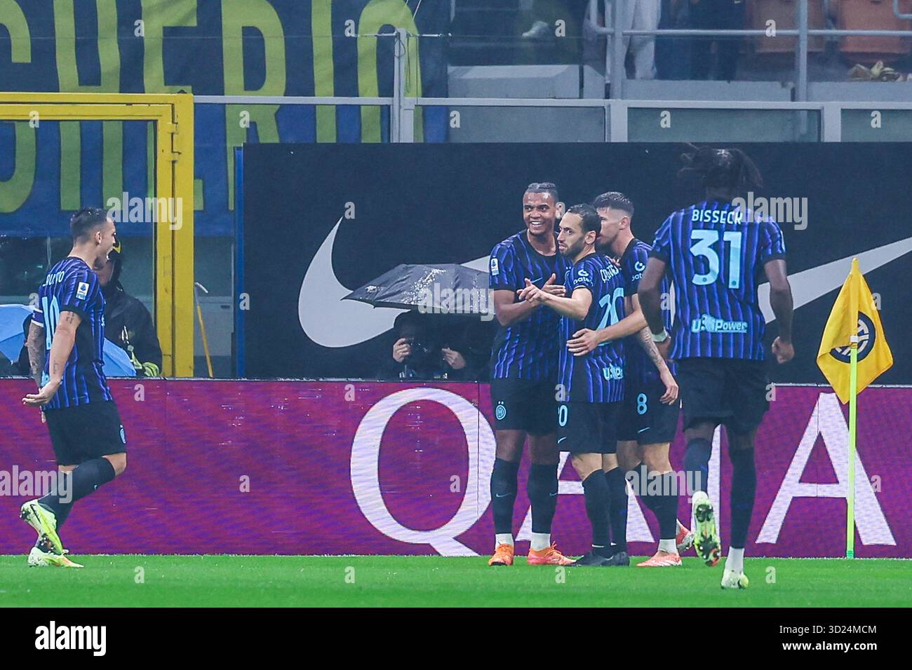 Hakan Calhanoglu of FC Internazionale celebrates with his teammates ...