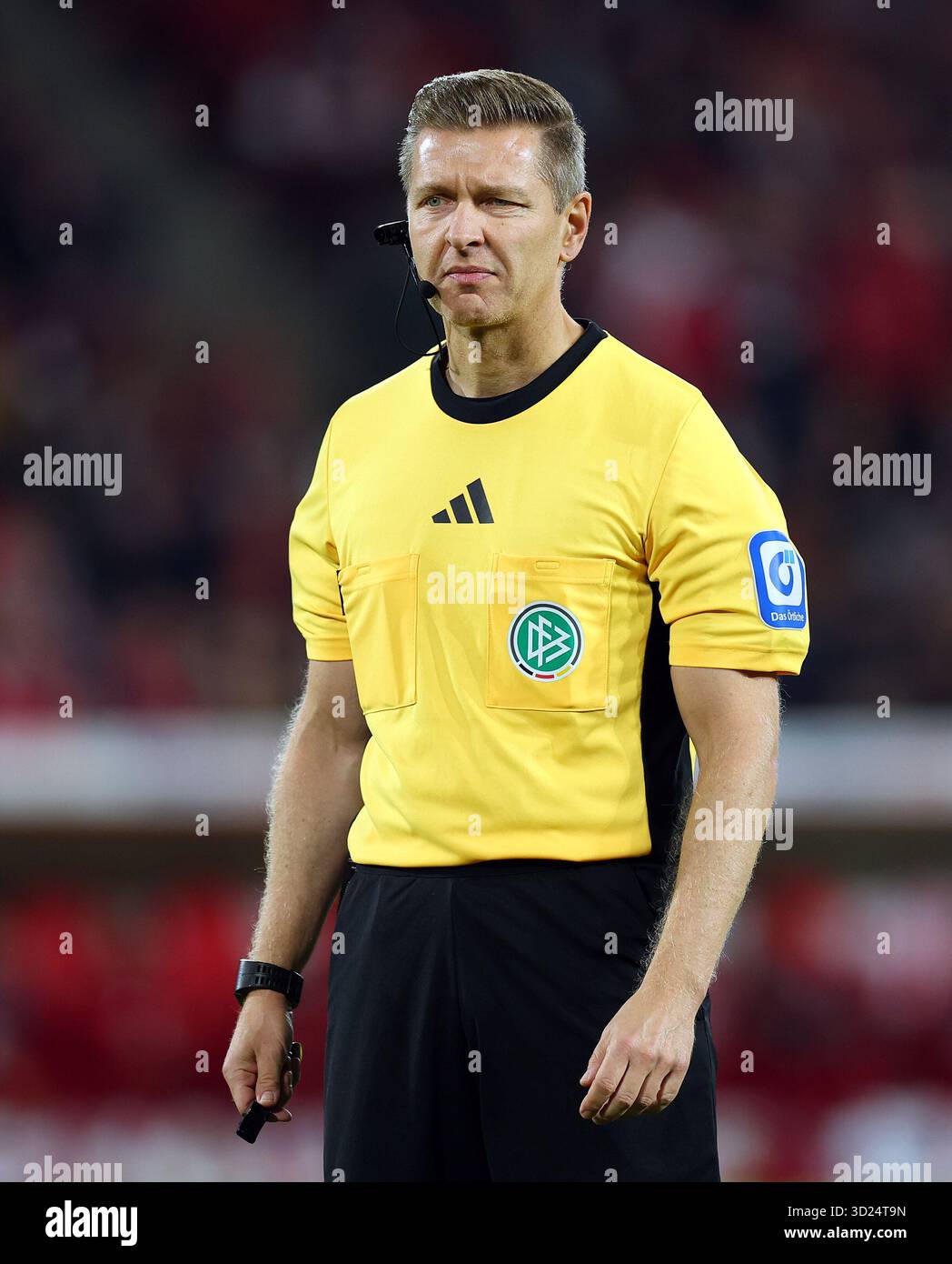 Referee Tobias Welz Cologne, October 29, 2025, Football, DFB-Pokal ...