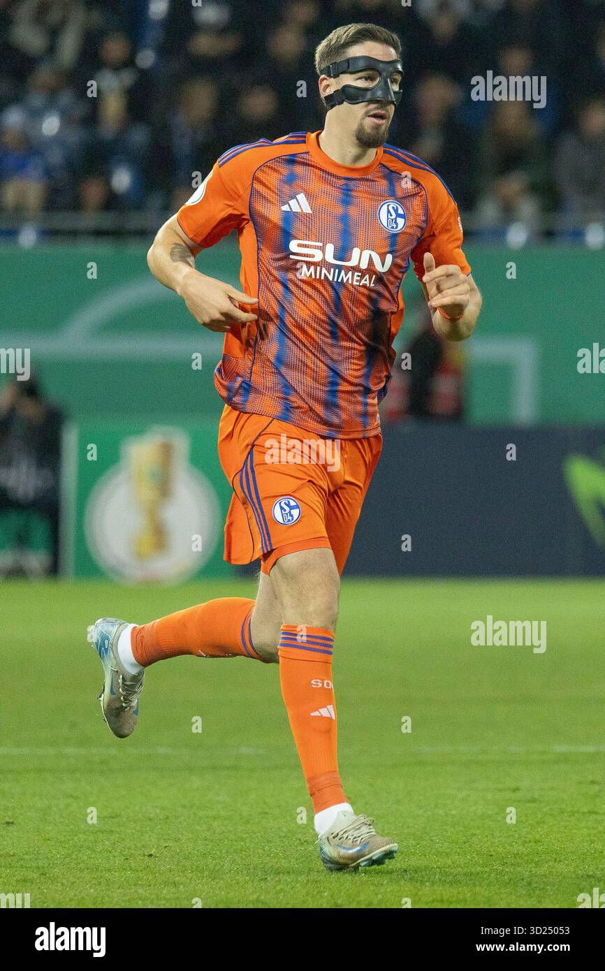 Janik Bachmann (FC Schalke 04 #14), Freisteller, Portrait / Portr?t, SV Darmstadt 98 - FC ...