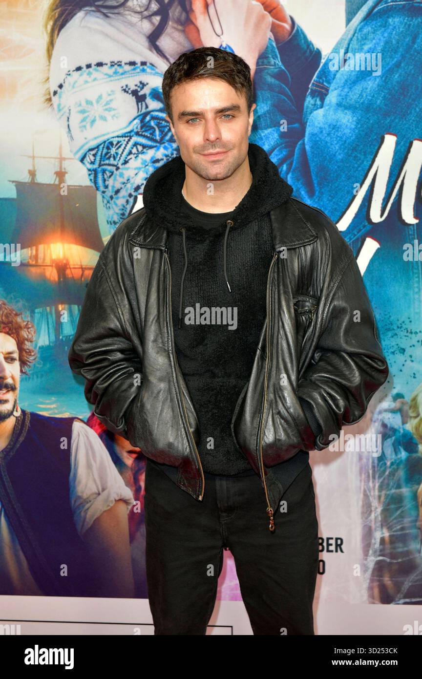 Marios Gavrilis bei der Premiere des Kinofilms Make Me Feel im Zoo ...