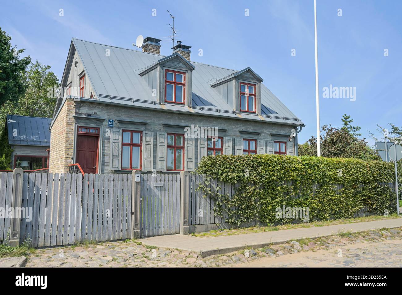 Altes Holzhaus, Villa, Balasta dambis, Kurzemes rajons, Insel Kipsala ...