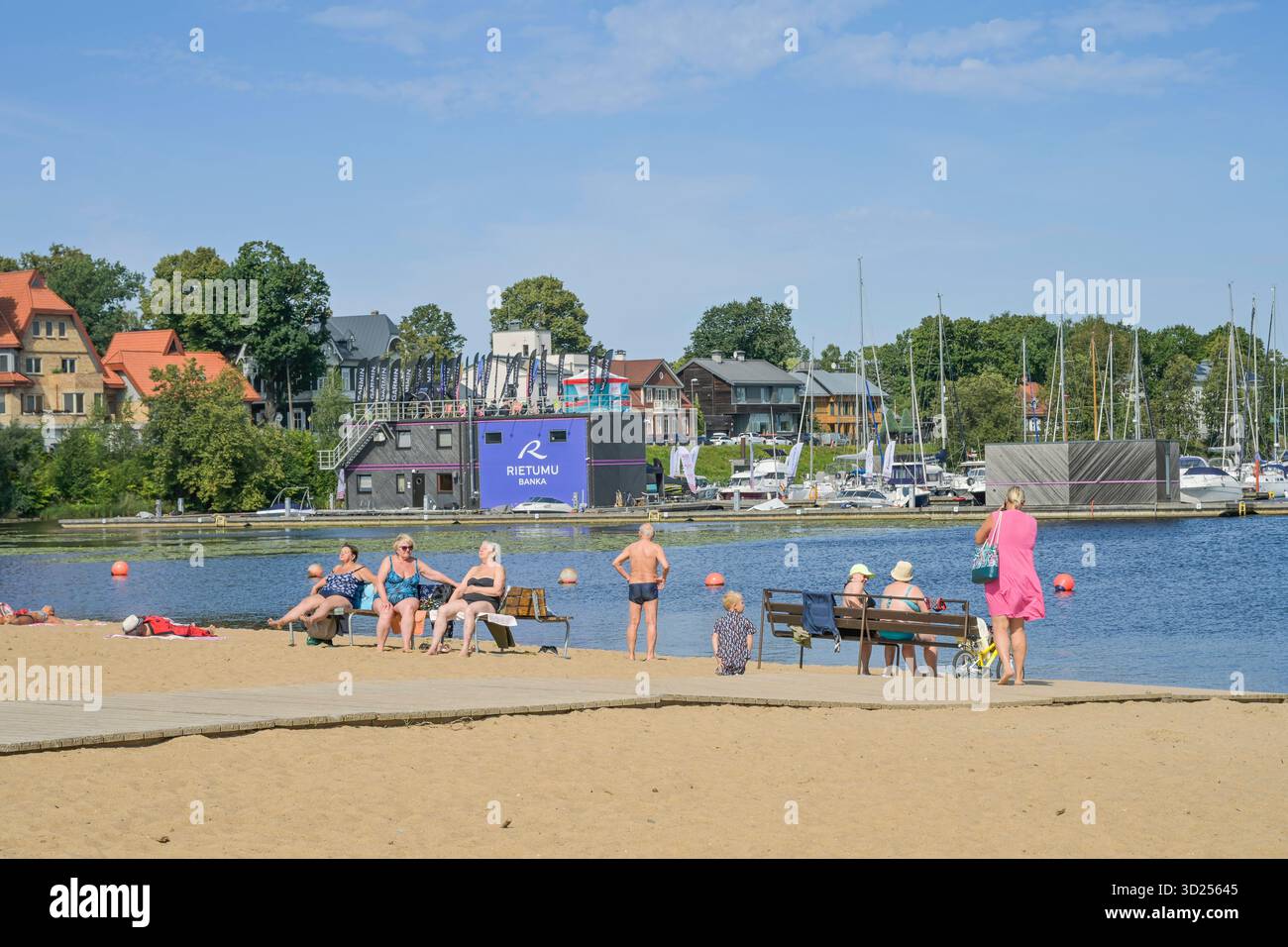 Badestrand Kipsalas pludmale am Fluß Düna, Riga, Lettland *** Kipsalas ...