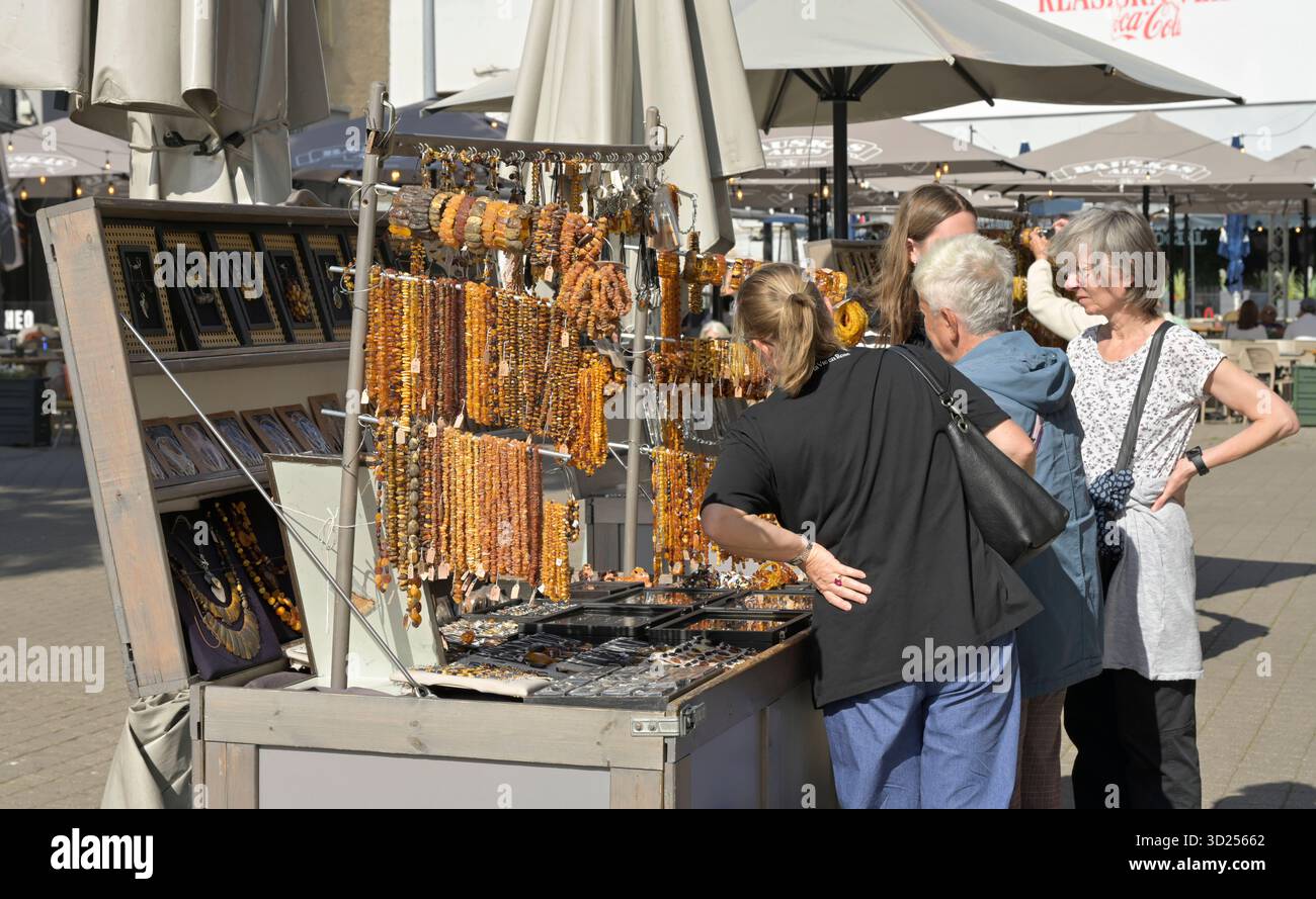 Bernstein, Verkauf, Straßenstand Altstadt, Riga, Lettland *** Amber ...