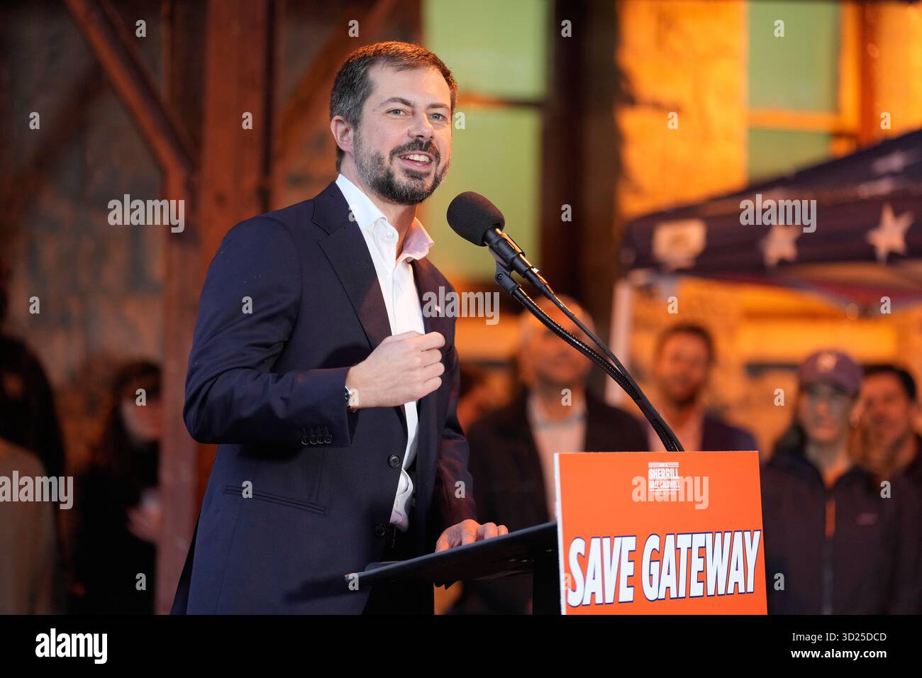 Former transportation secretary Pete Buttigieg speaks at a campaign ...