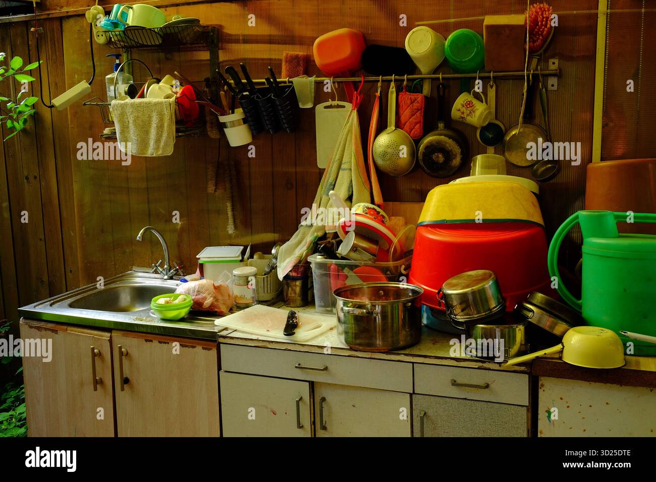 Messy kitchen sink area hi-res stock photography and images - Alamy