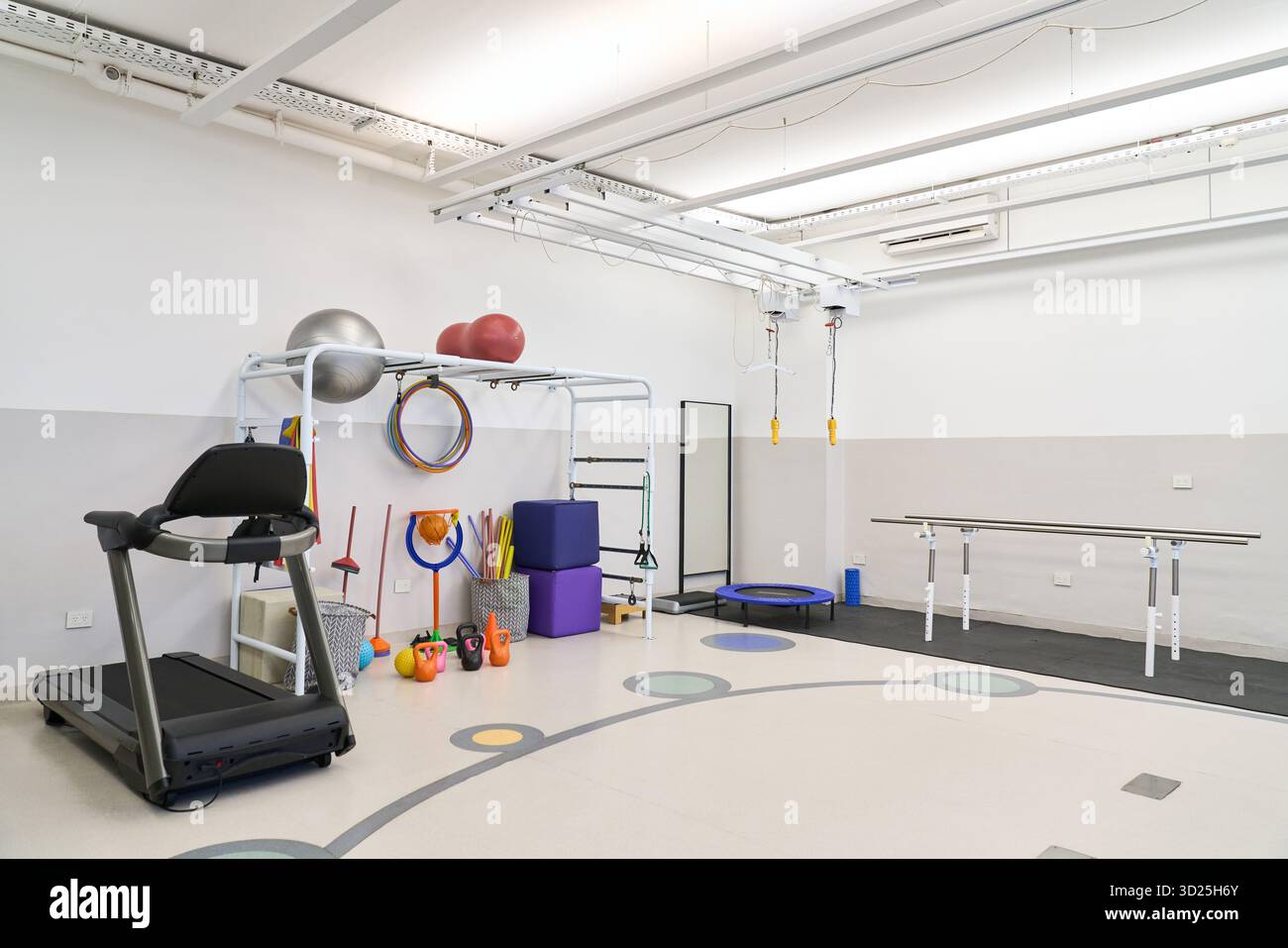 Bright clinical space featuring hi-res stock photography and images - Alamy