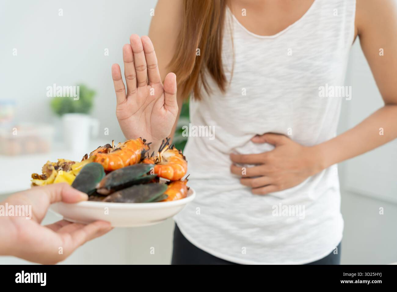 food allergies, hand confused eating shrimp, seafood allergy, itching ...