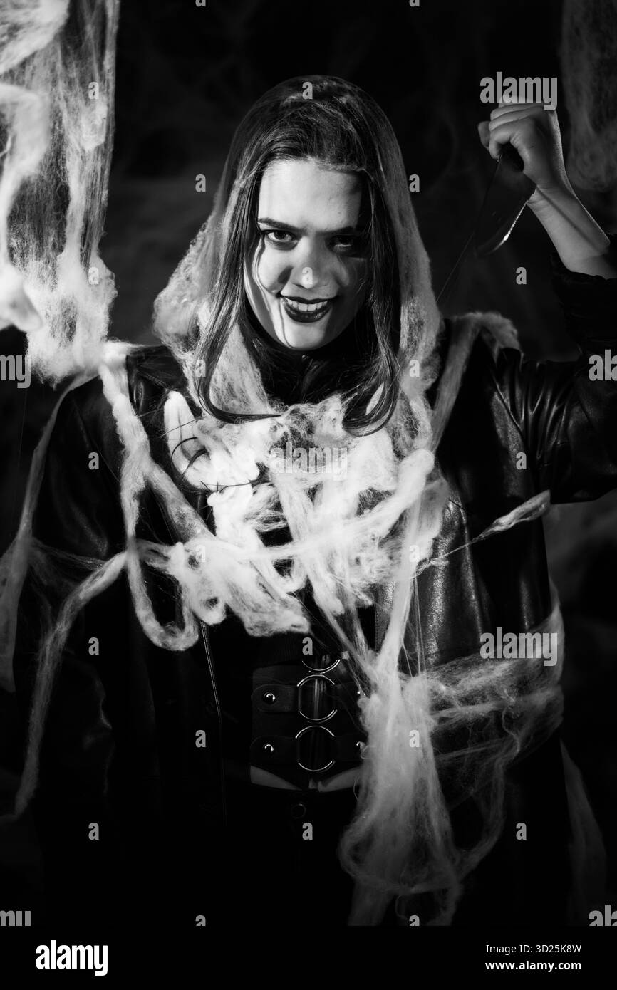Sinister gothic woman killer hi-res stock photography and images - Alamy